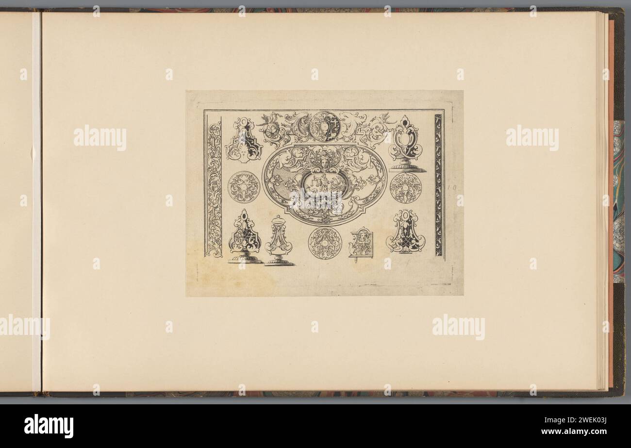 Designs for lids, Johann Lorenz Hönnig, 1707 print In the middle a ...