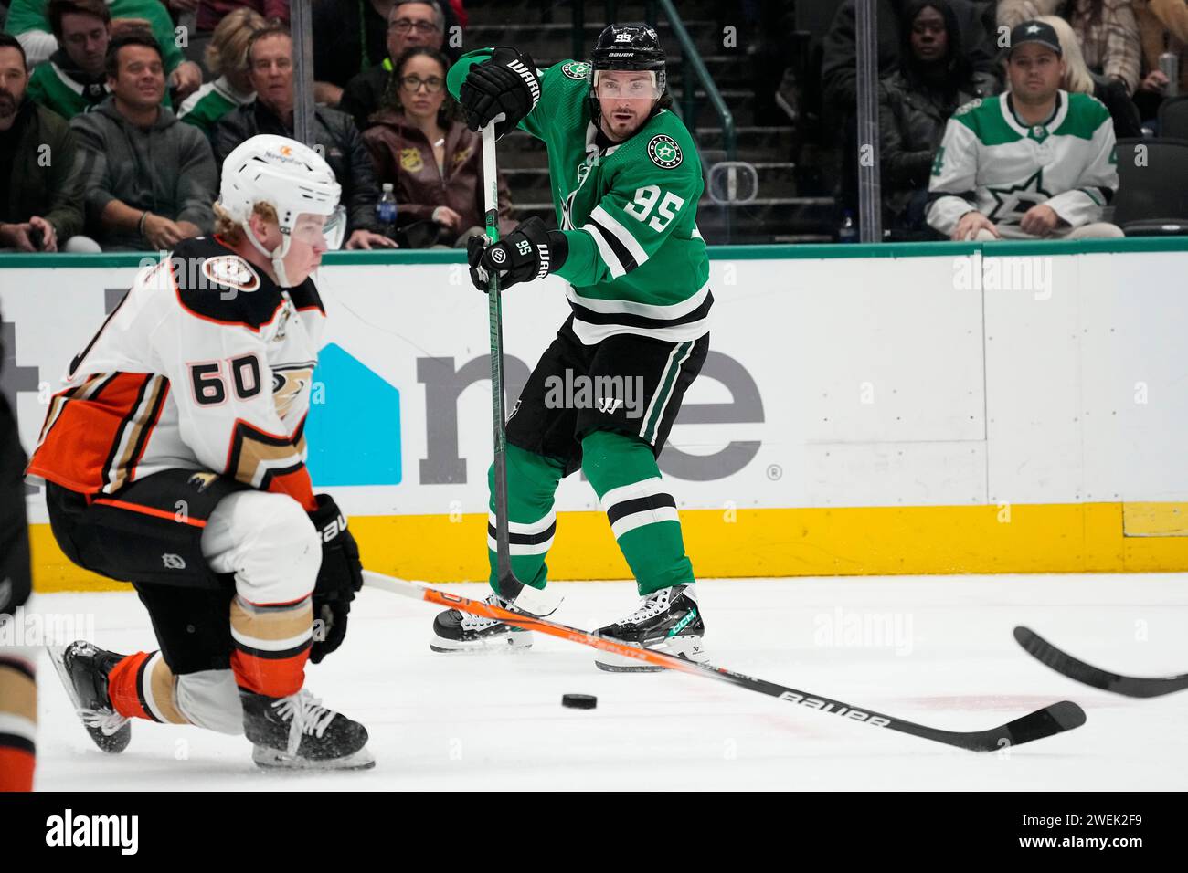 Dallas Stars' Matt Duchene (95) makes a pass in front of Anaheim Ducks ...