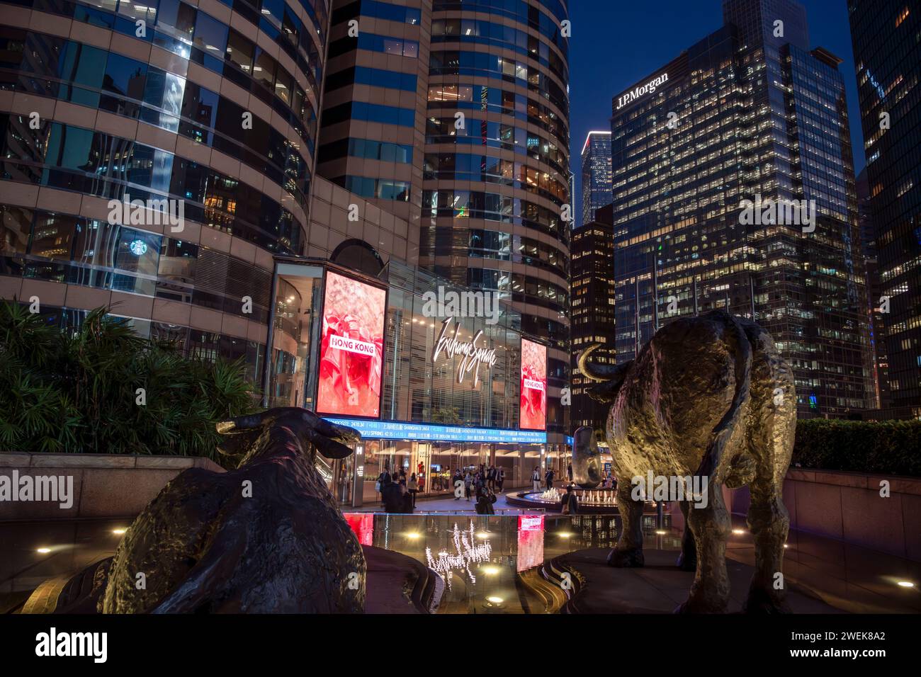 Hong kong stock exchange exchange hi-res stock photography and images ...