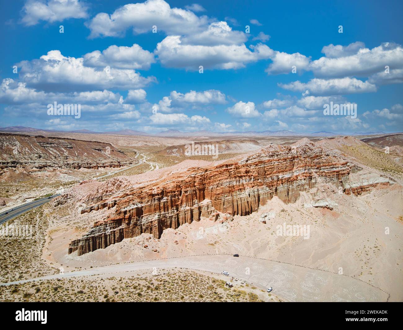 Cars driving through the scenic Wadi Desert in Jordan Stock Photo - Alamy