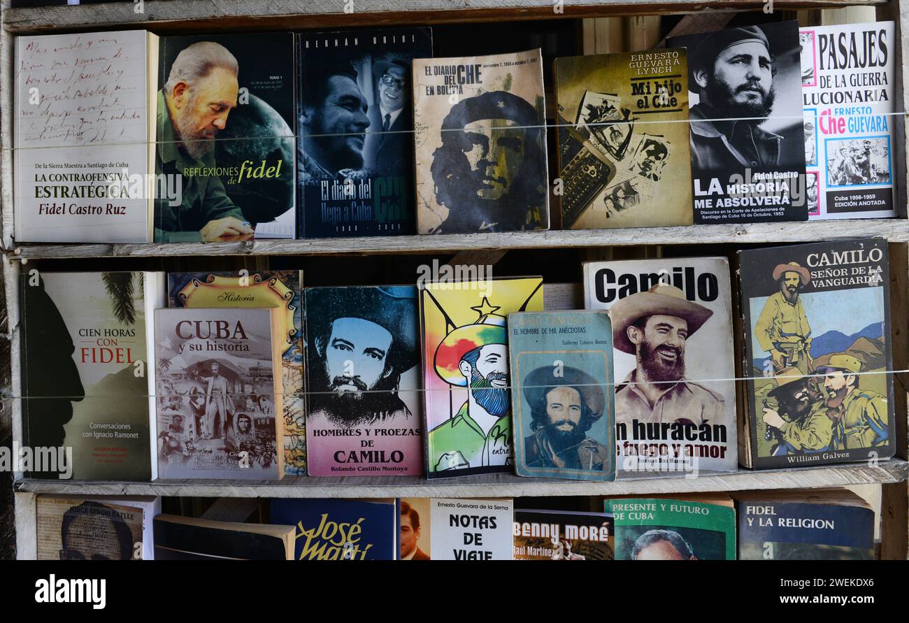 Books about the Communist and revolutionary leaders of Cuba displayed ...