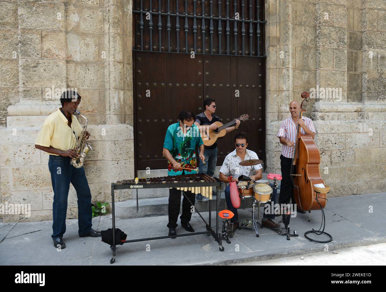 Cuban street musicians hi-res stock photography and images - Alamy