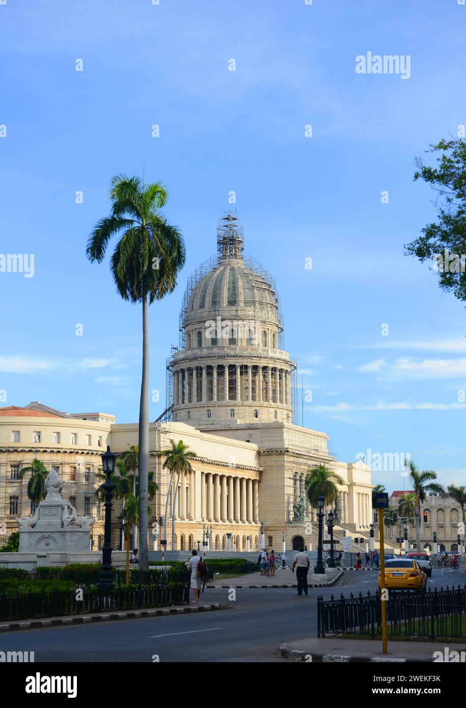 National capital building of havana hi-res stock photography and images ...