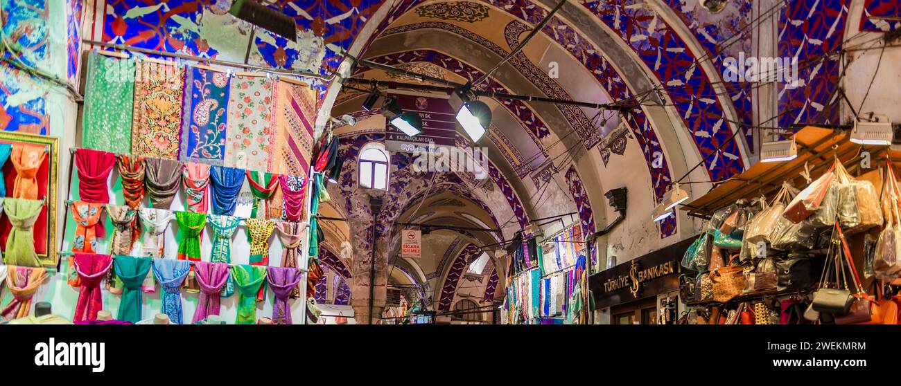Inside the Grand Bazaar in Istanbul Stock Photo - Alamy