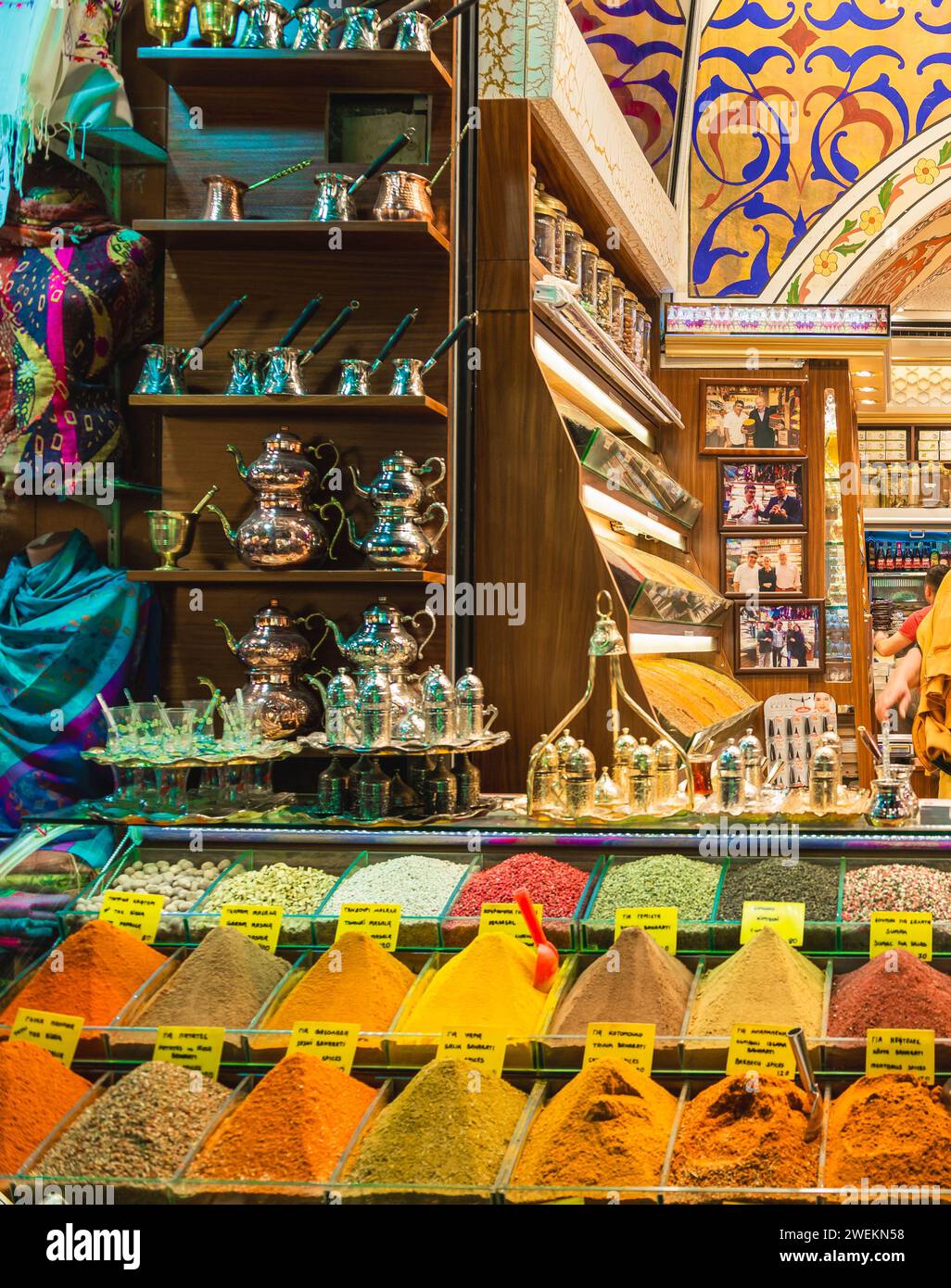 Inside the Grand Bazaar in Istanbul Stock Photo - Alamy