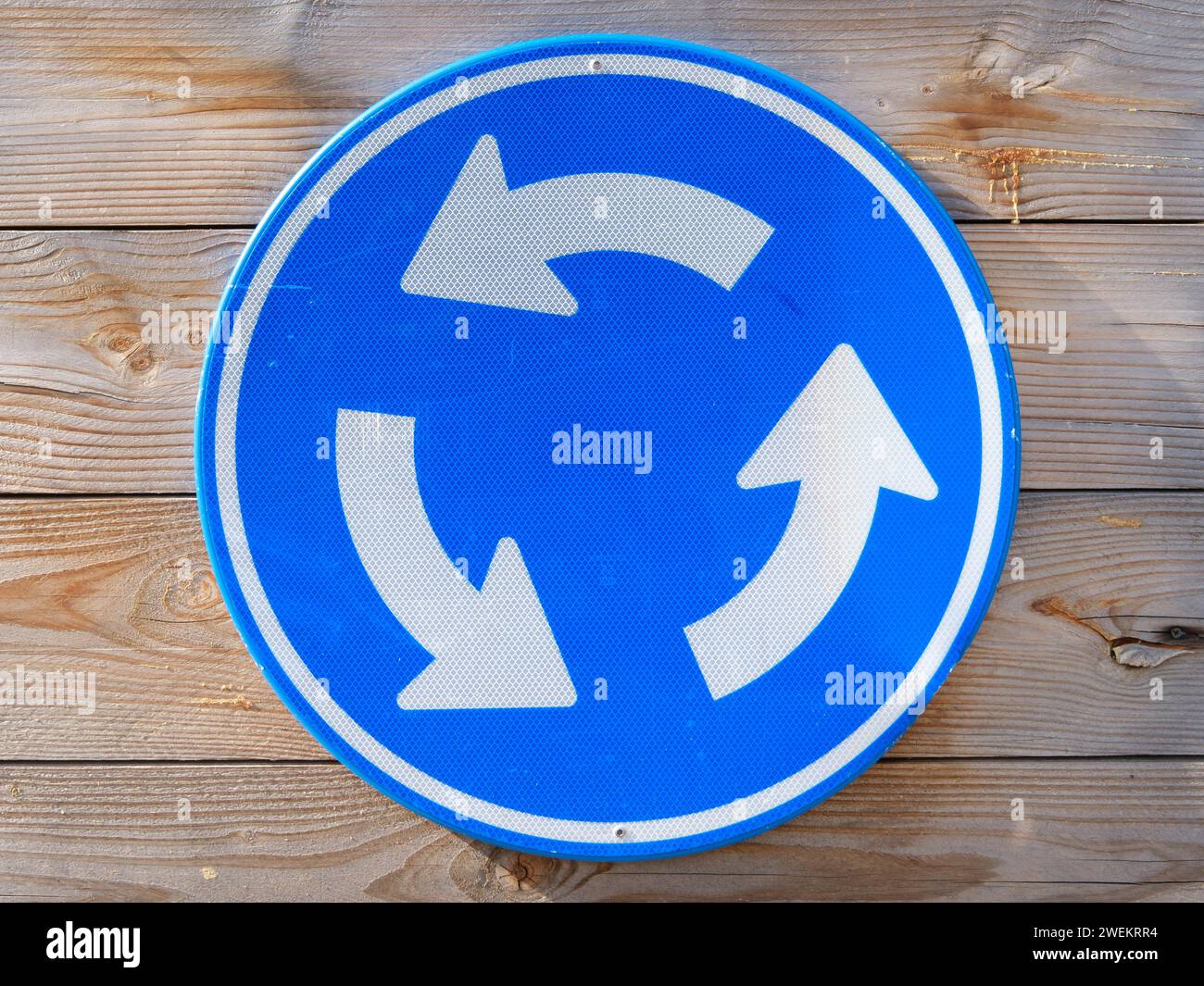 Europe roundabout sign hi-res stock photography and images - Alamy