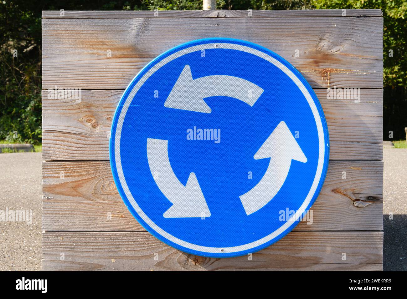 Traffic sign roundabout Stock Photo - Alamy
