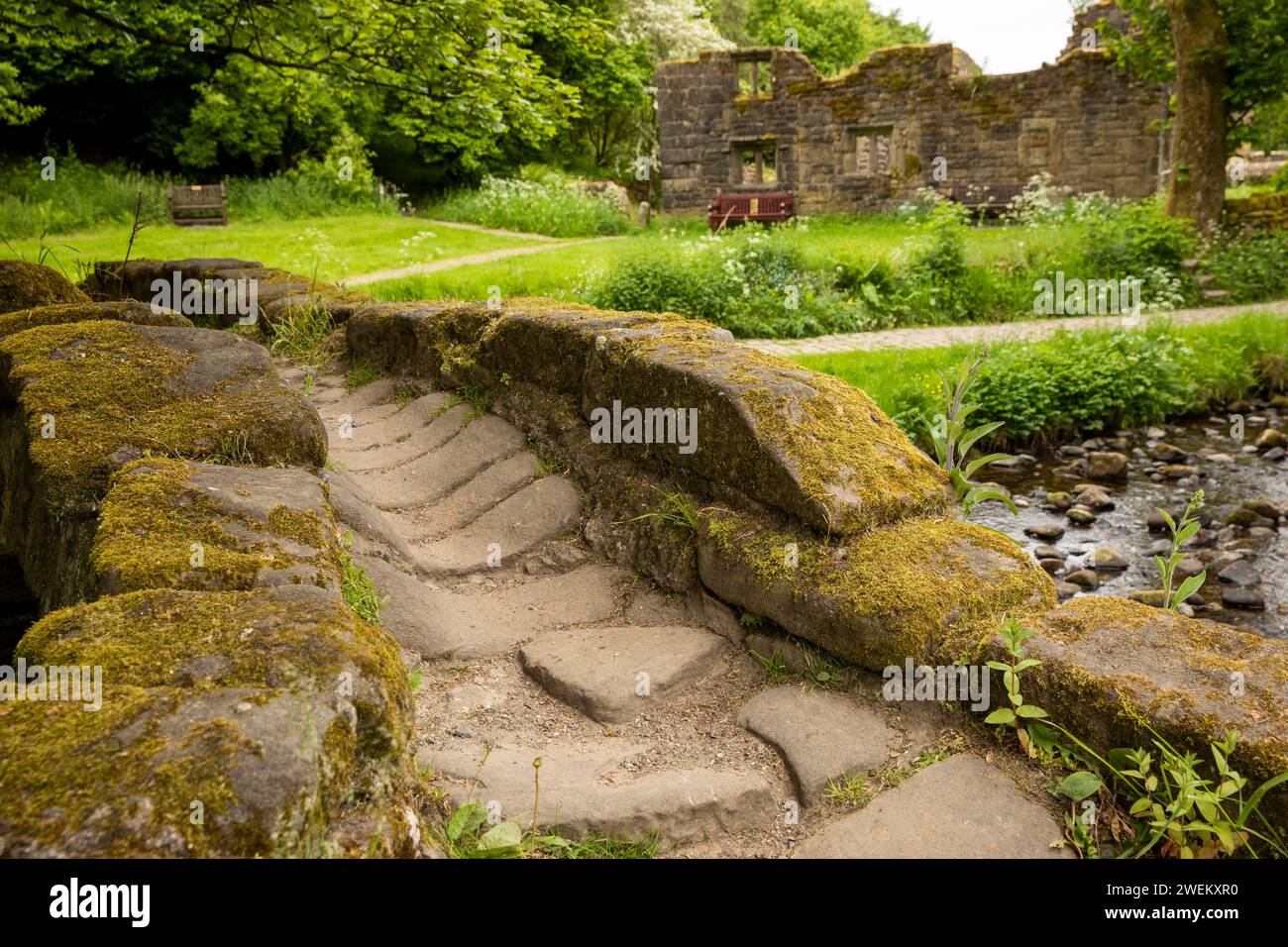 UK, England, Lancashire, Colne, Wycoller, Sally’s Bridge, historic ...