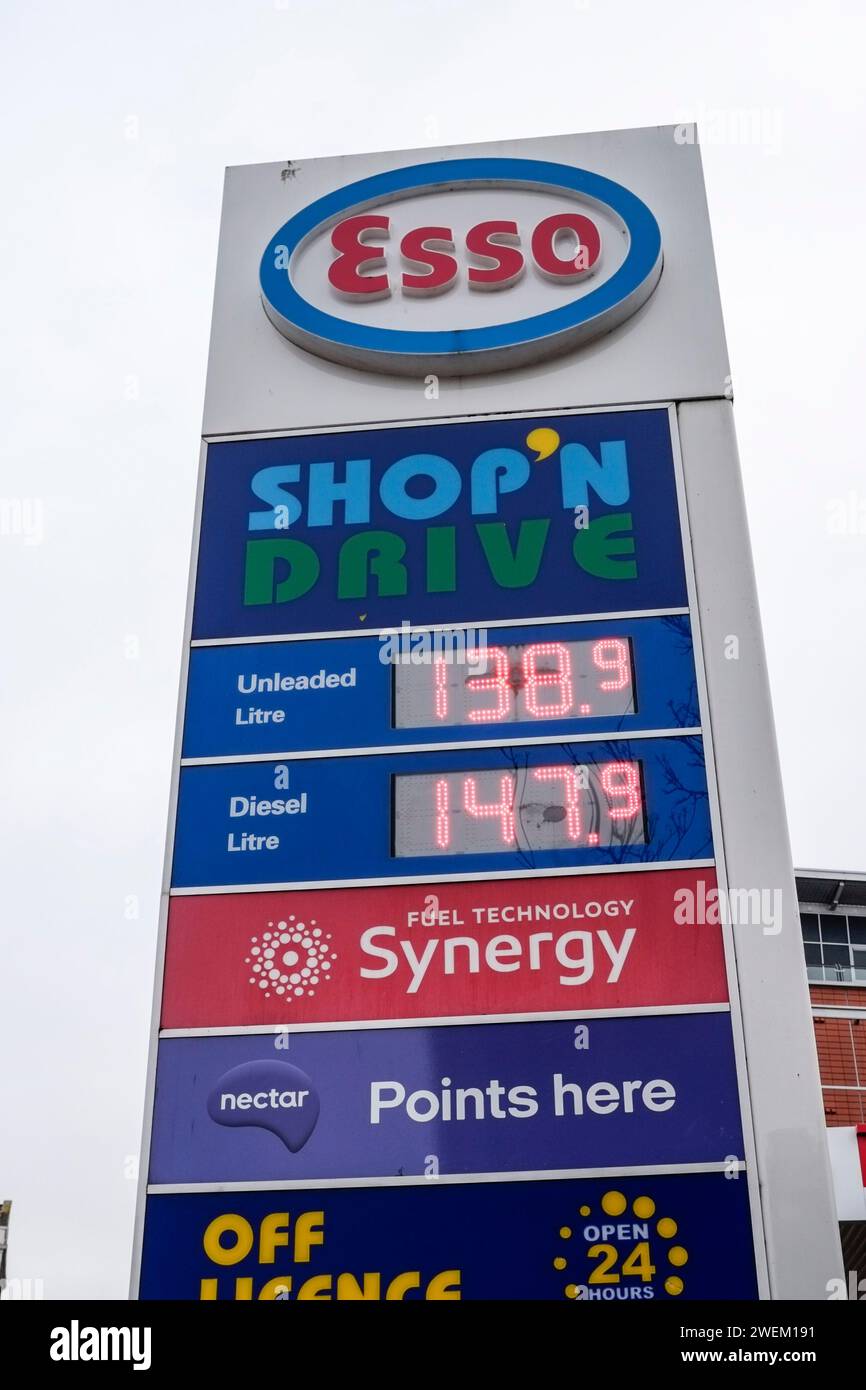 Esso sign hi-res stock photography and images - Alamy