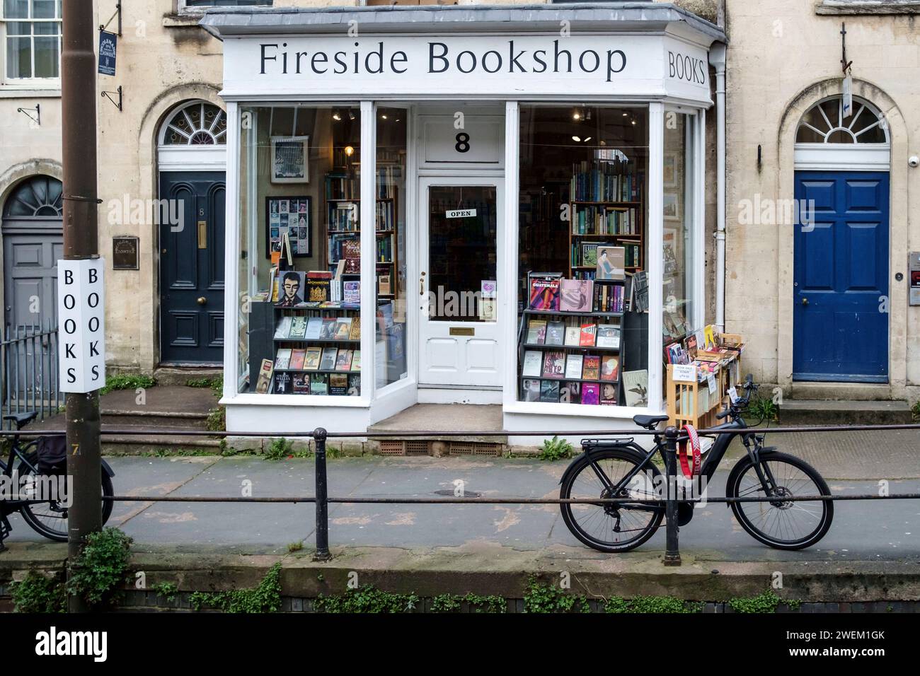 Fireside bookshop stroud hi-res stock photography and images - Alamy