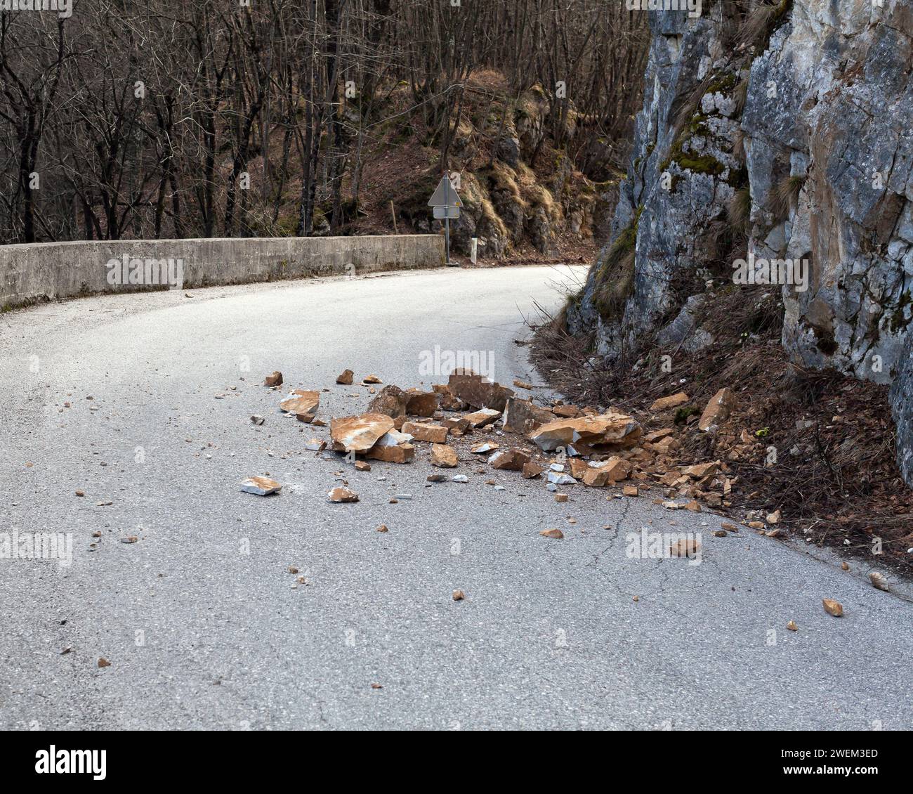 Stones by the road hi-res stock photography and images - Alamy