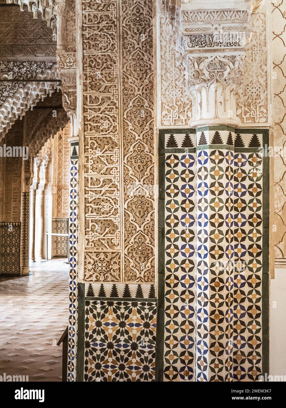 Stunning Alhambra Door with geometric patterns, calligraphic ...