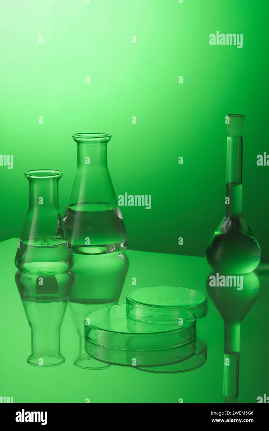 Minimal boiling flask hi-res stock photography and images - Alamy