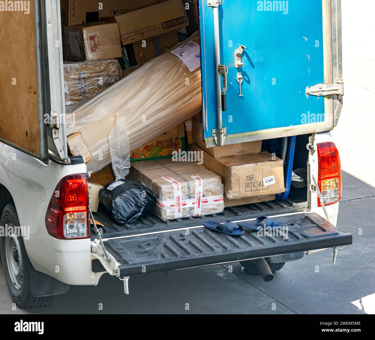 Pick up truck with open door hi-res stock photography and images - Alamy