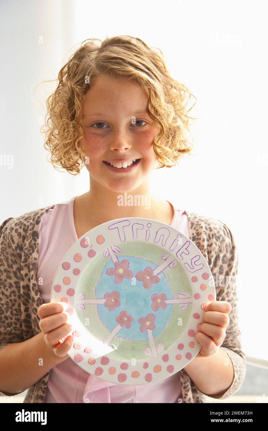 Hand painted plates hi-res stock photography and images - Alamy