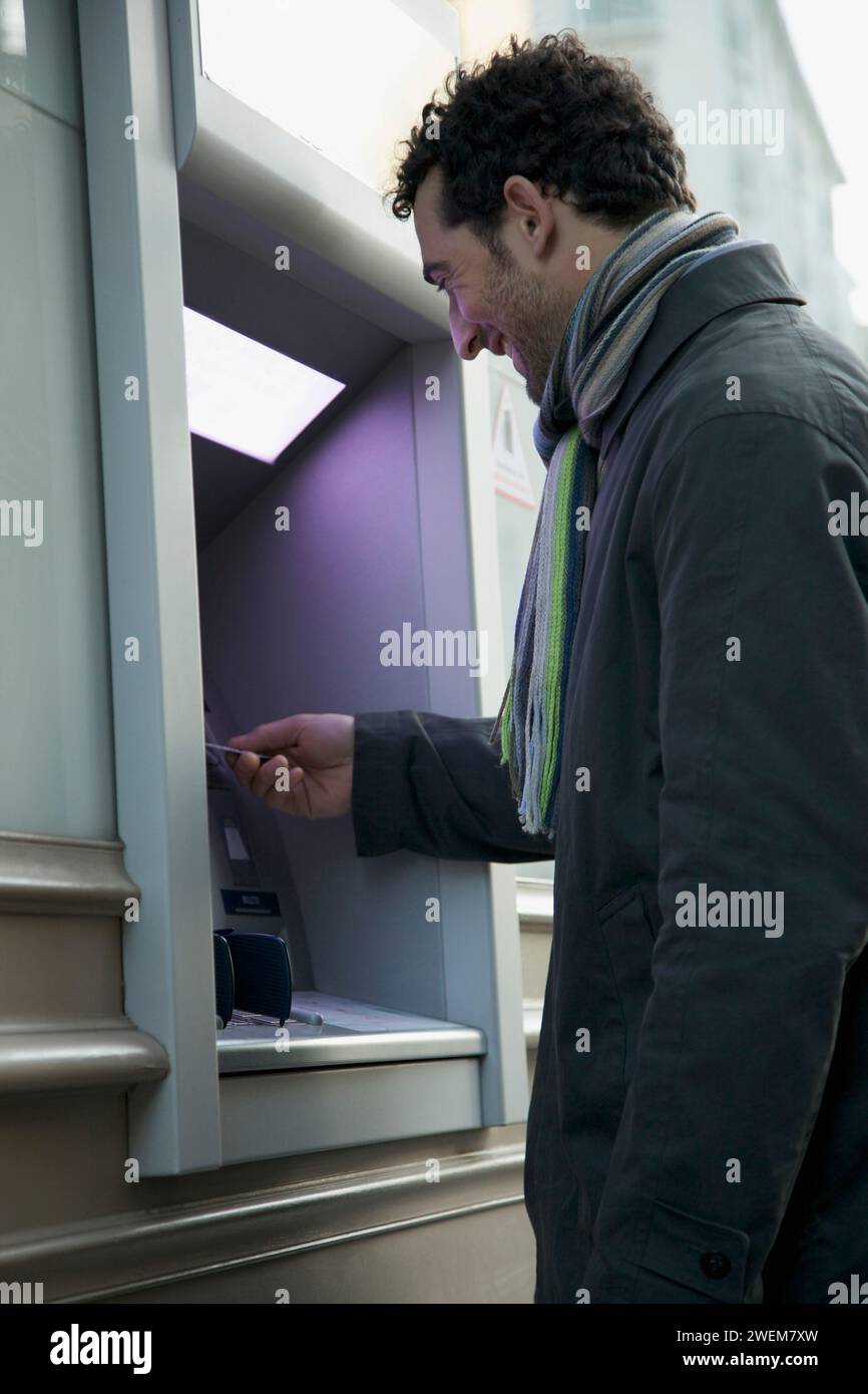 Atm in paris france hi-res stock photography and images - Alamy