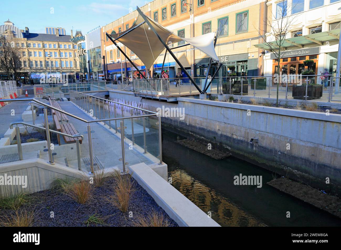 Bute dock feeder hi-res stock photography and images - Alamy