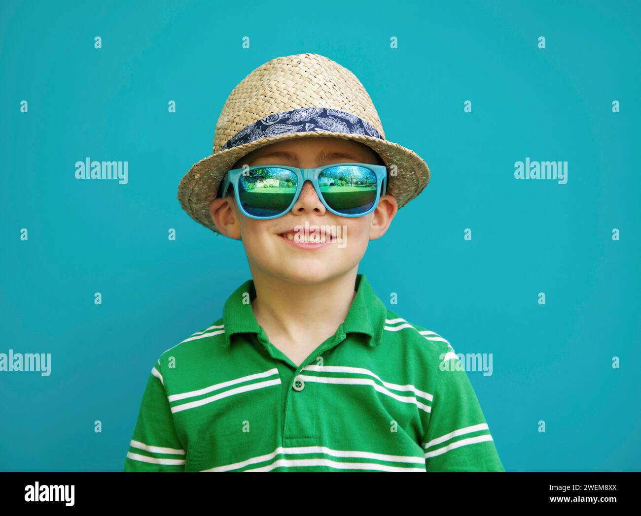 Boy wearing straw hat hi-res stock photography and images - Alamy