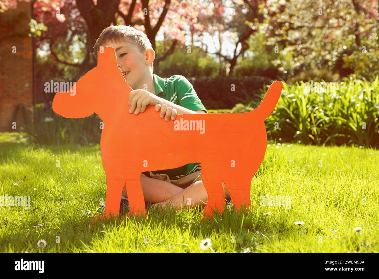 Cardboard cutout people hi-res stock photography and images - Alamy