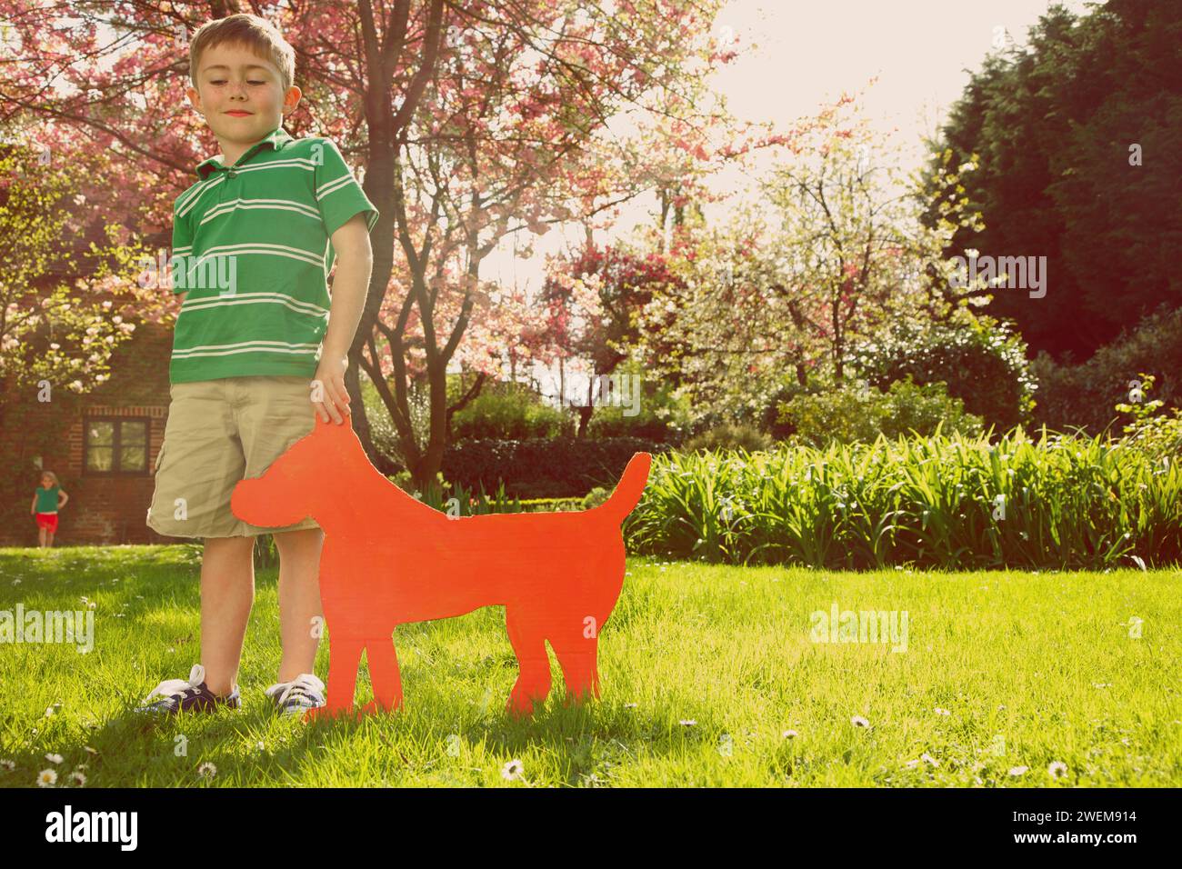 Cardboard cutout people hi-res stock photography and images - Alamy