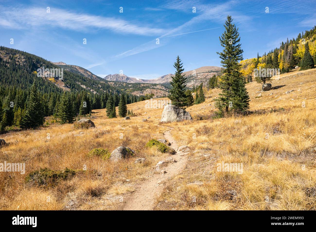 Fall hiking in the Indian Peaks Wilderness, Colorado Stock Photo - Alamy