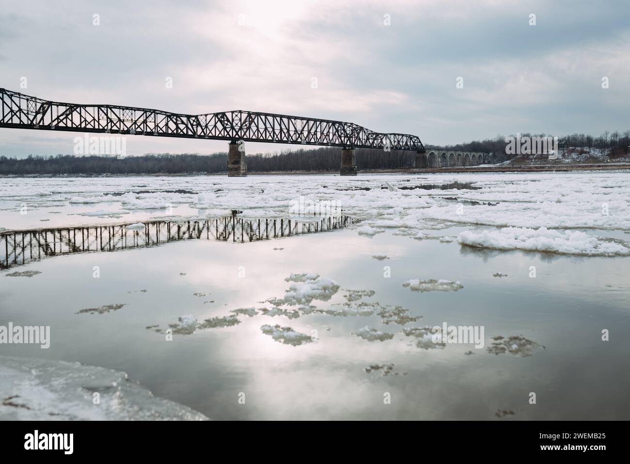 Floating trestle hi-res stock photography and images - Alamy