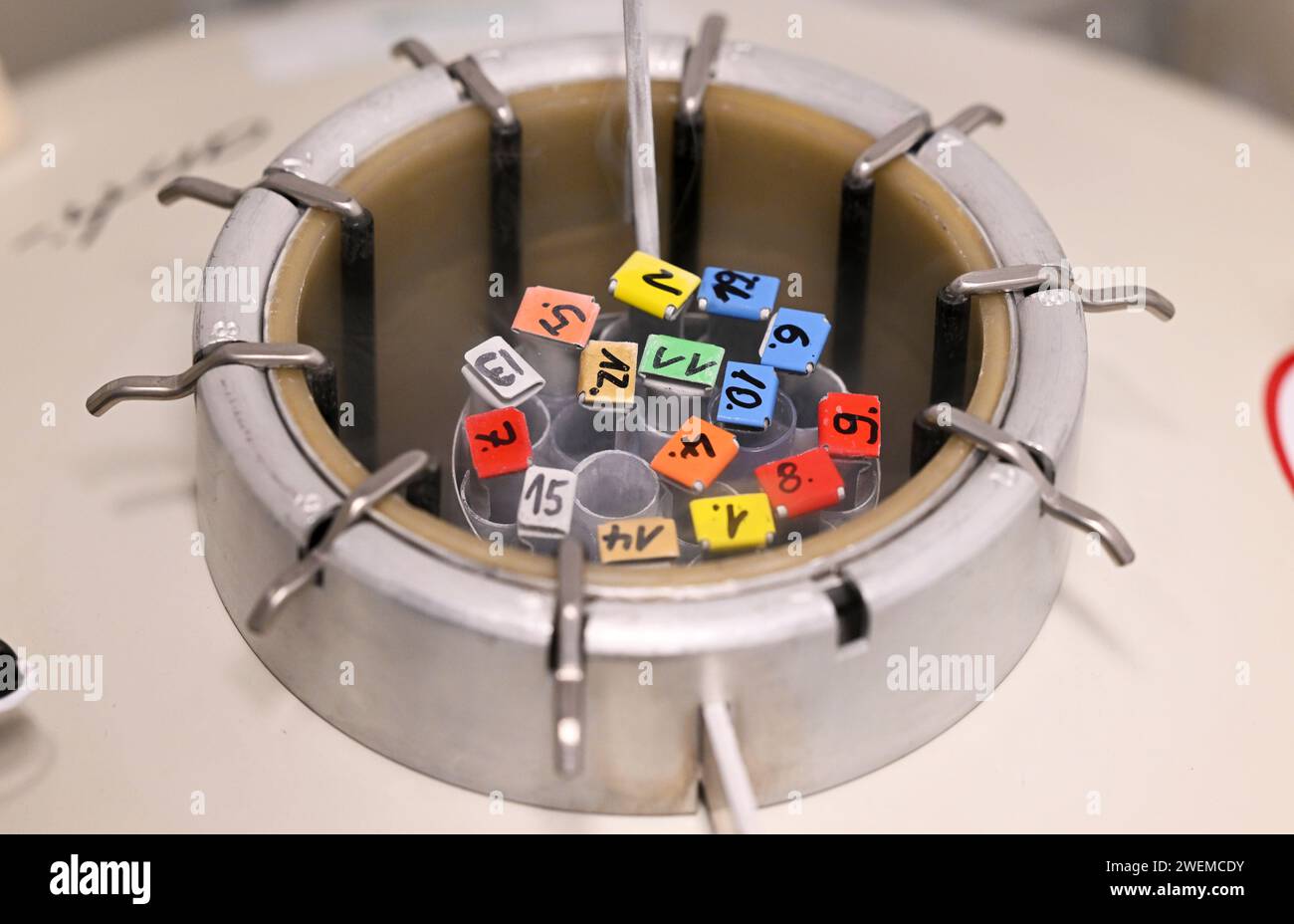 Liquid nitrogen tank hi-res stock photography and images - Alamy