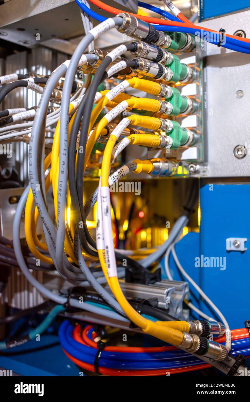 Wires and cables hi-res stock photography and images - Alamy