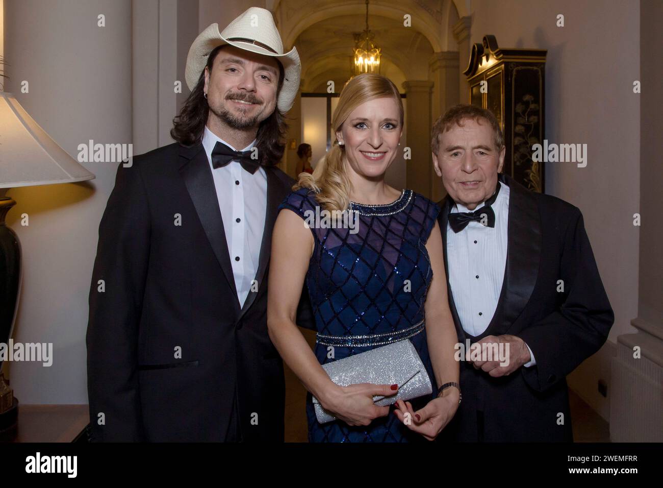 Sängerin Stefanie Hertel mit ihrem Mann Lanny Lanner li. und Vater ...
