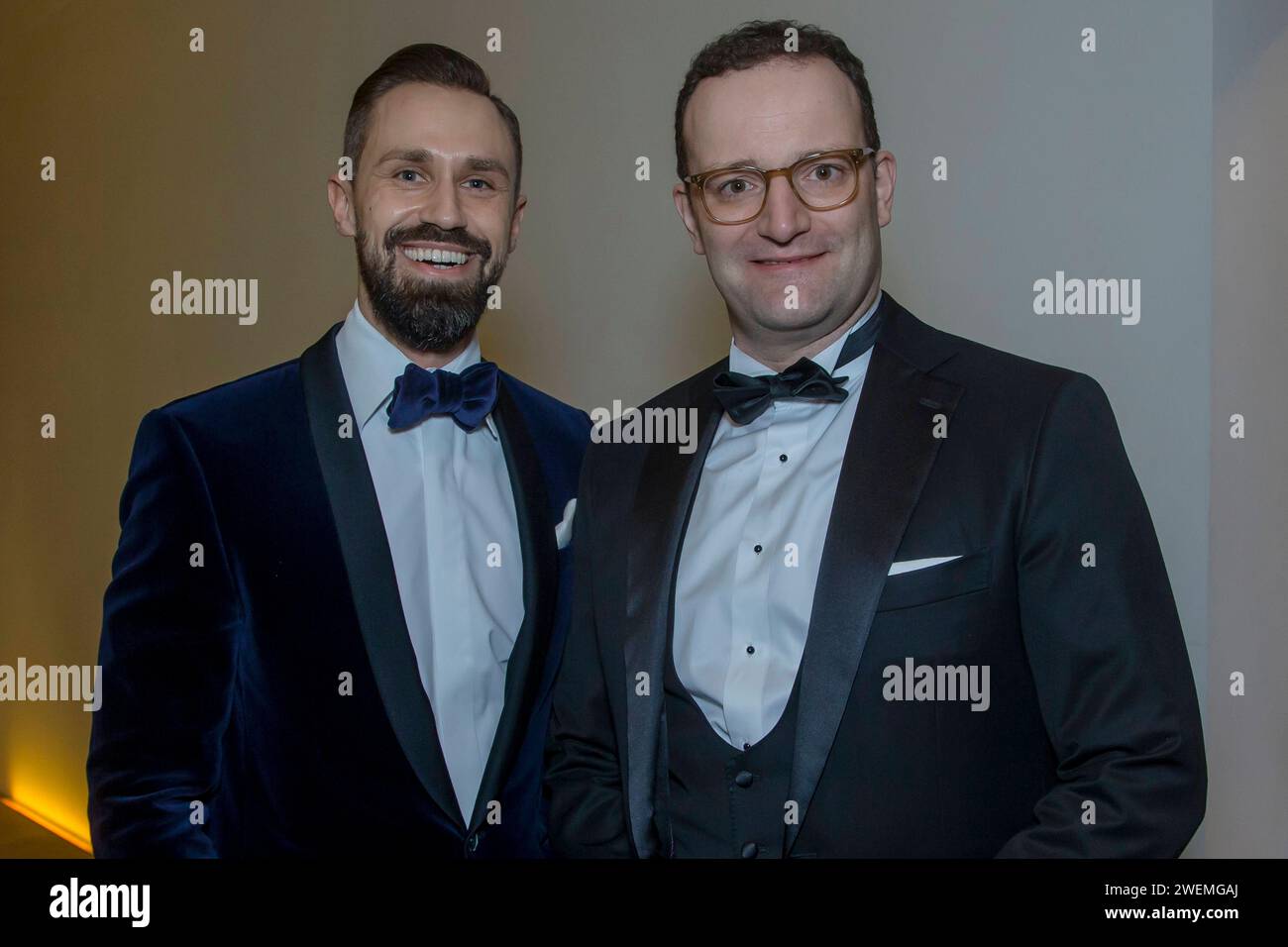 Bundesgesundheitsminister Jens Spahn re. mit Partner Daniel Funke ...