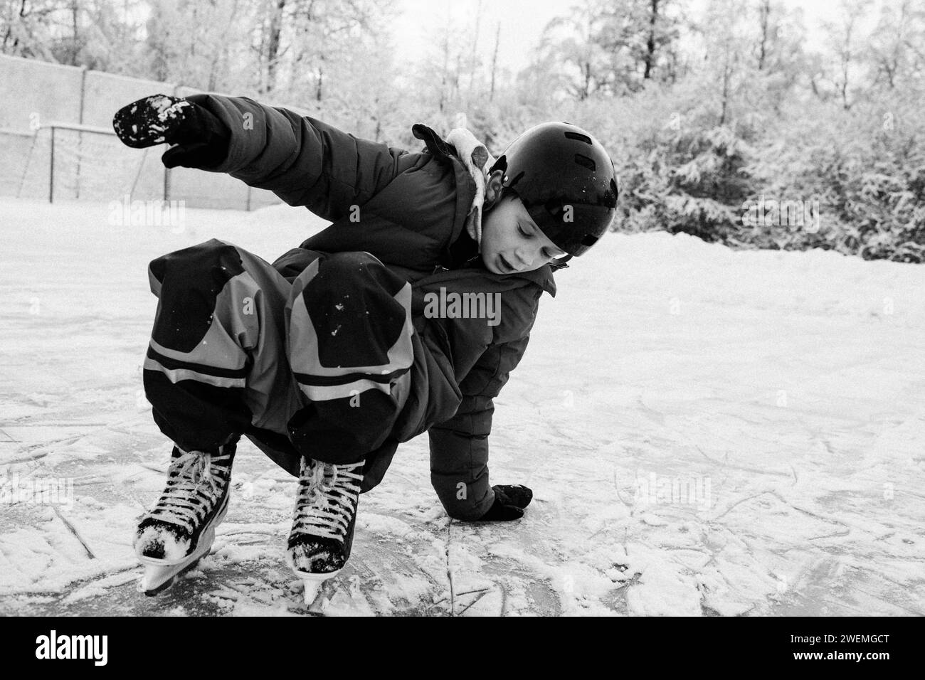 Boy ice skating hi-res stock photography and images - Alamy