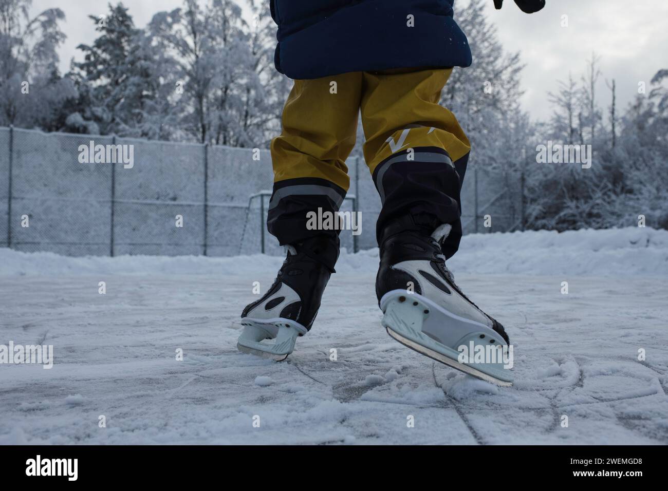 Young child skating hi-res stock photography and images - Alamy