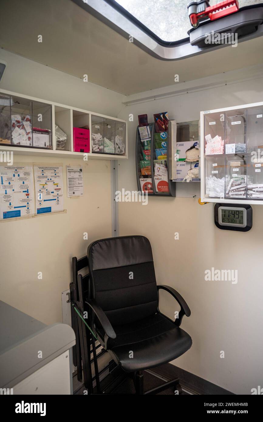 Drogenkonsummobile hi-res stock photography and images - Alamy