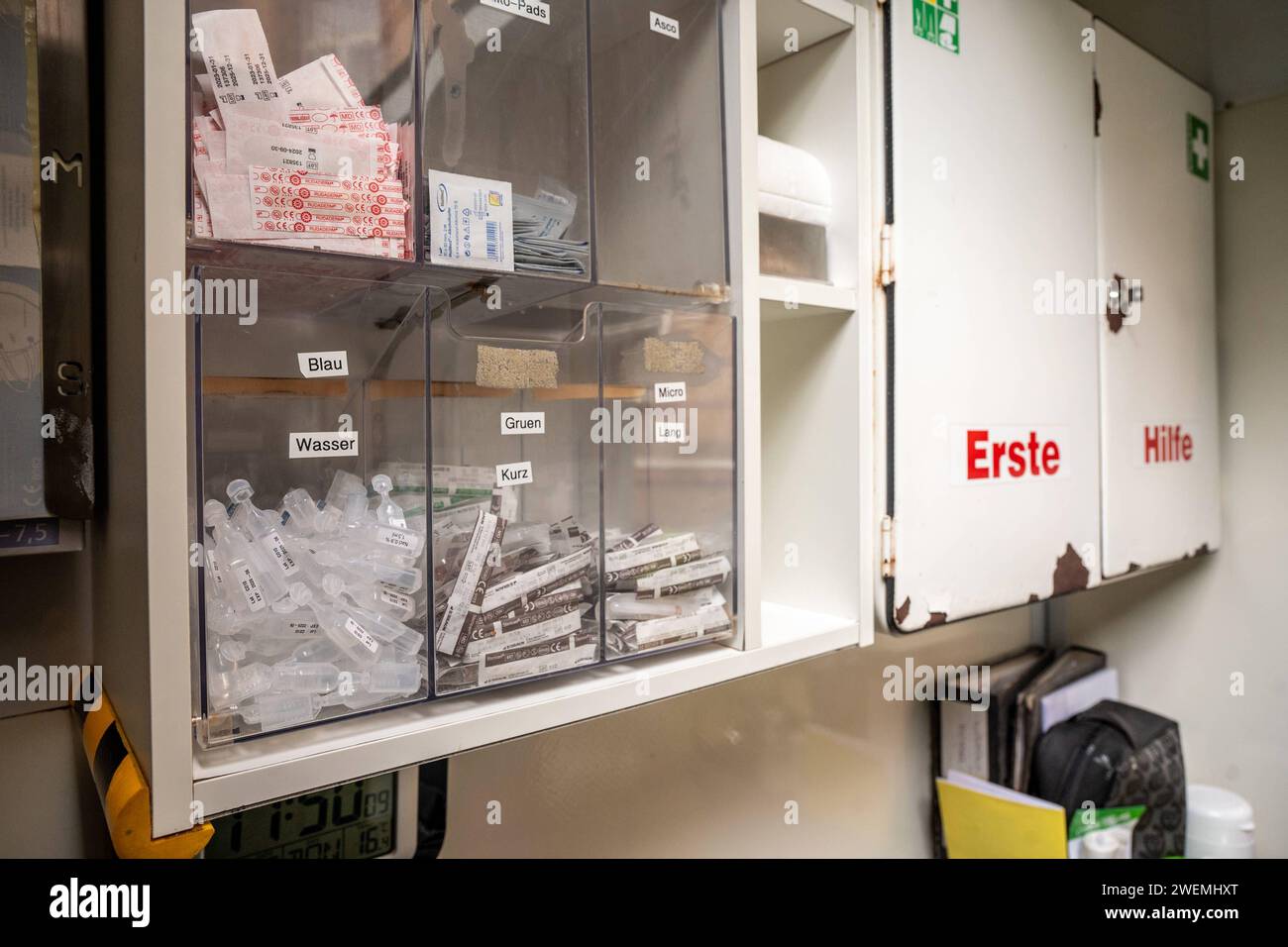 Zu konsumieren hi-res stock photography and images - Alamy