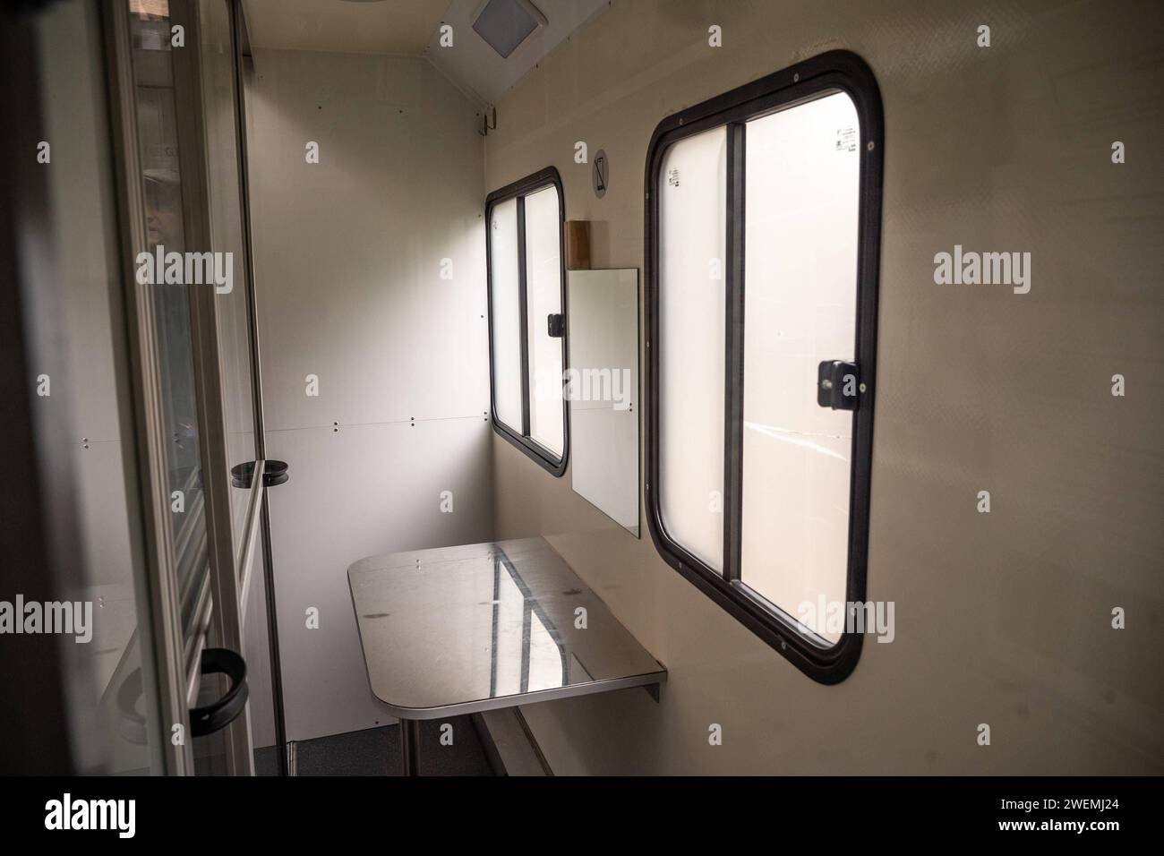 Eines der mobilen sicheren Drogenkonsumfahrzeuge von Fixpunkt e.v. In ...