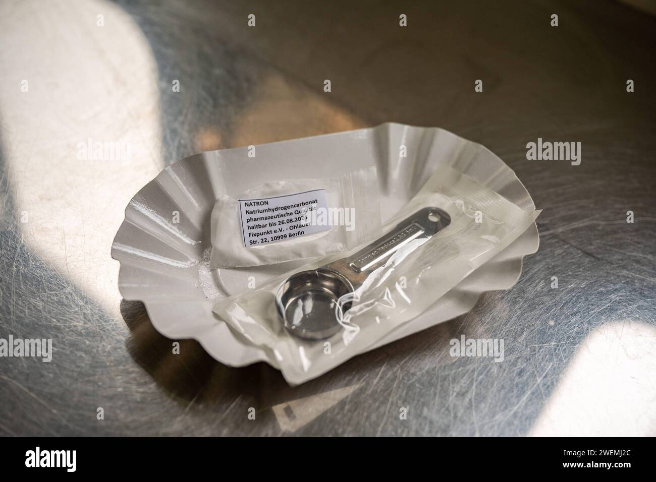 Zu konsumieren hi-res stock photography and images - Alamy