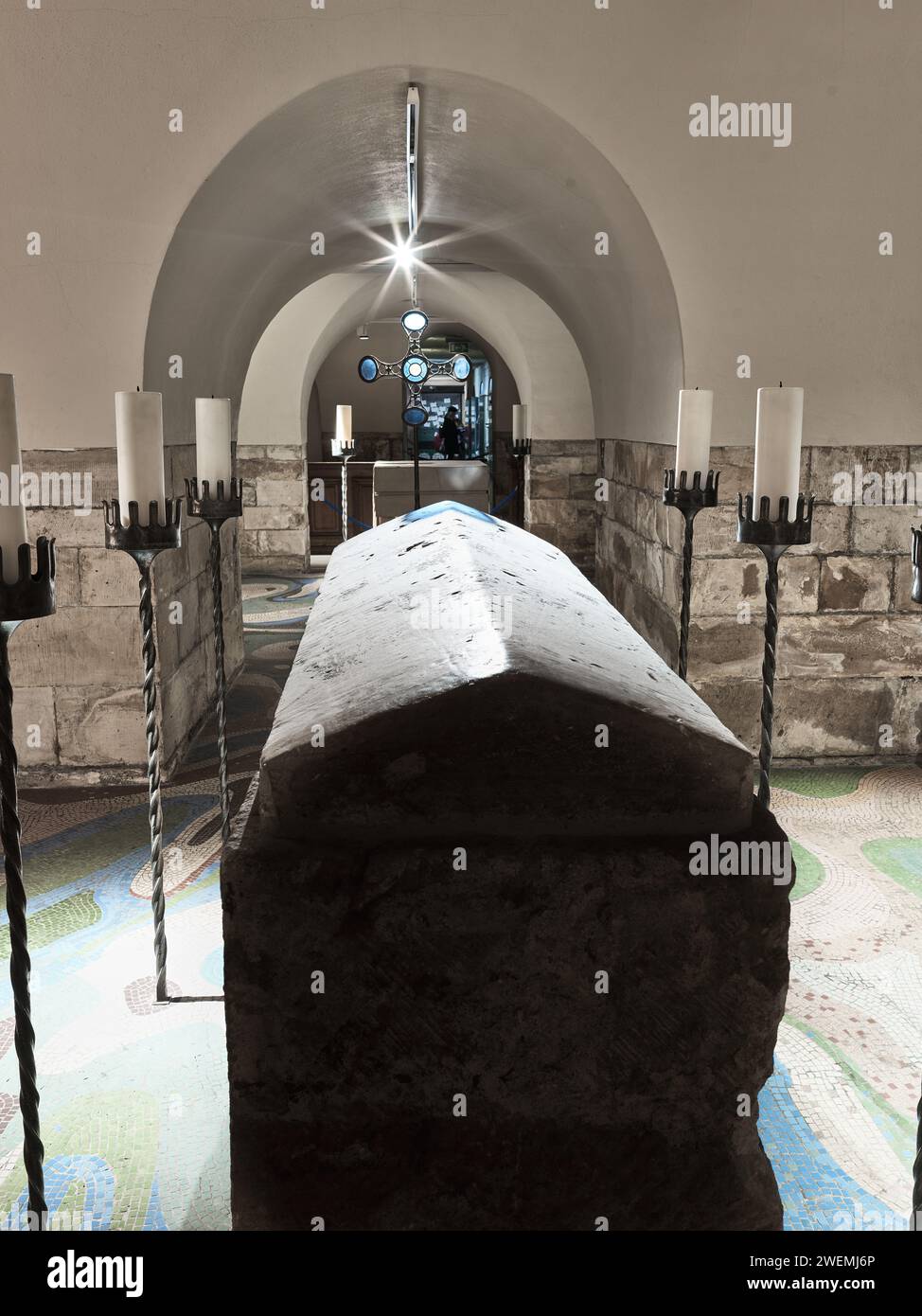 Tomb of St William in the crypt at the minster (cathedral), York ...