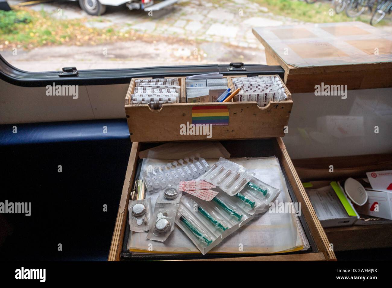 Zu konsumieren hi-res stock photography and images - Alamy