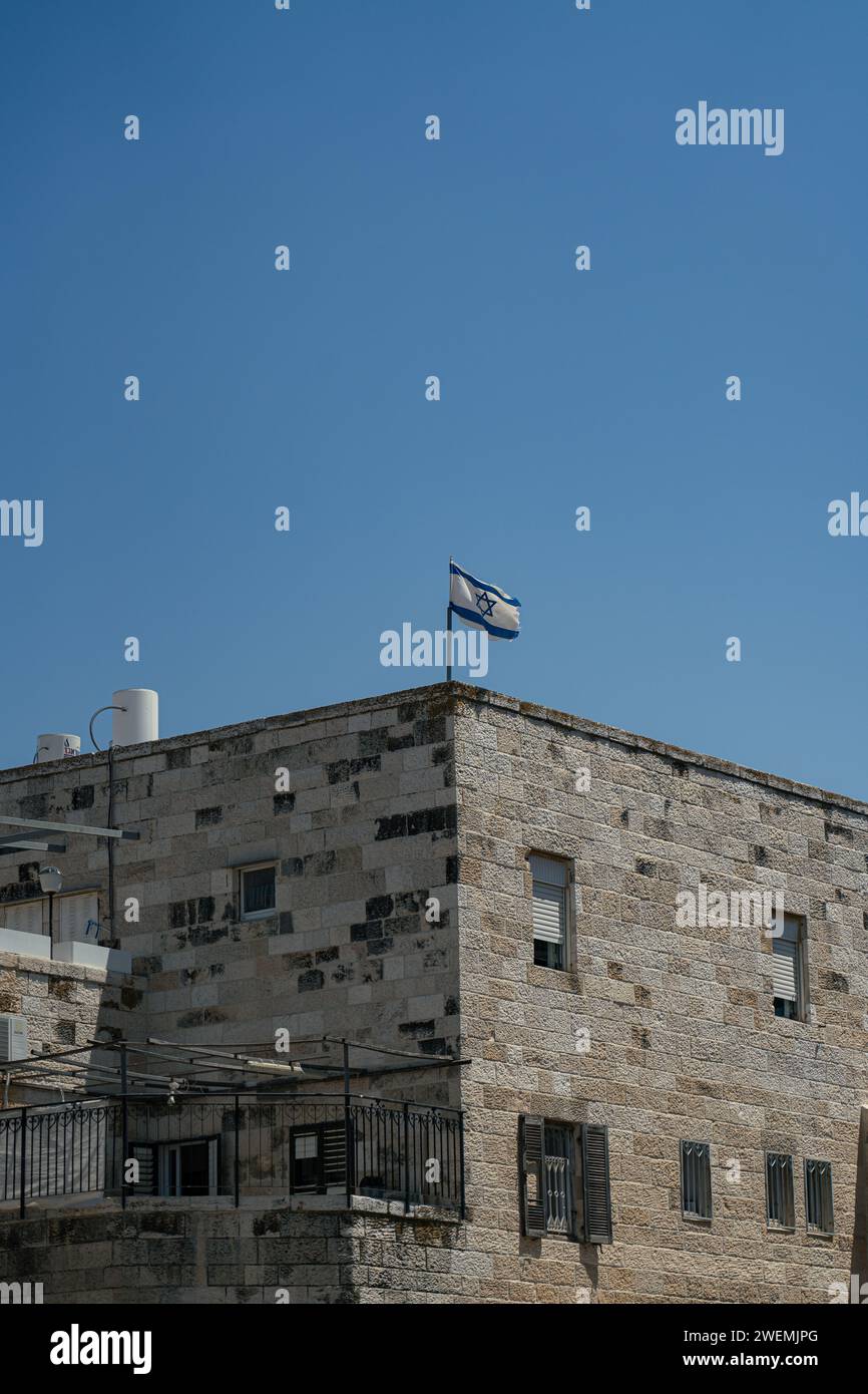 Old grey building hi-res stock photography and images - Alamy