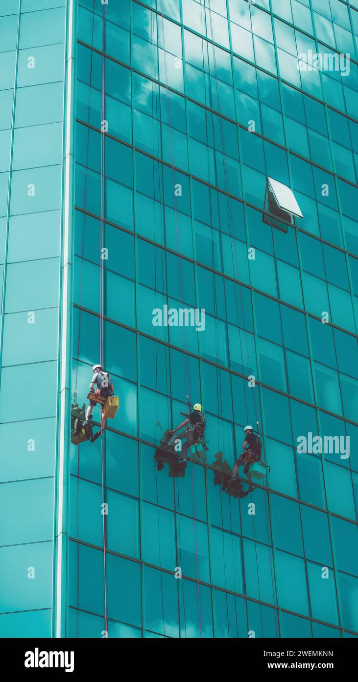 Window cleaners up high Stock Photo - Alamy