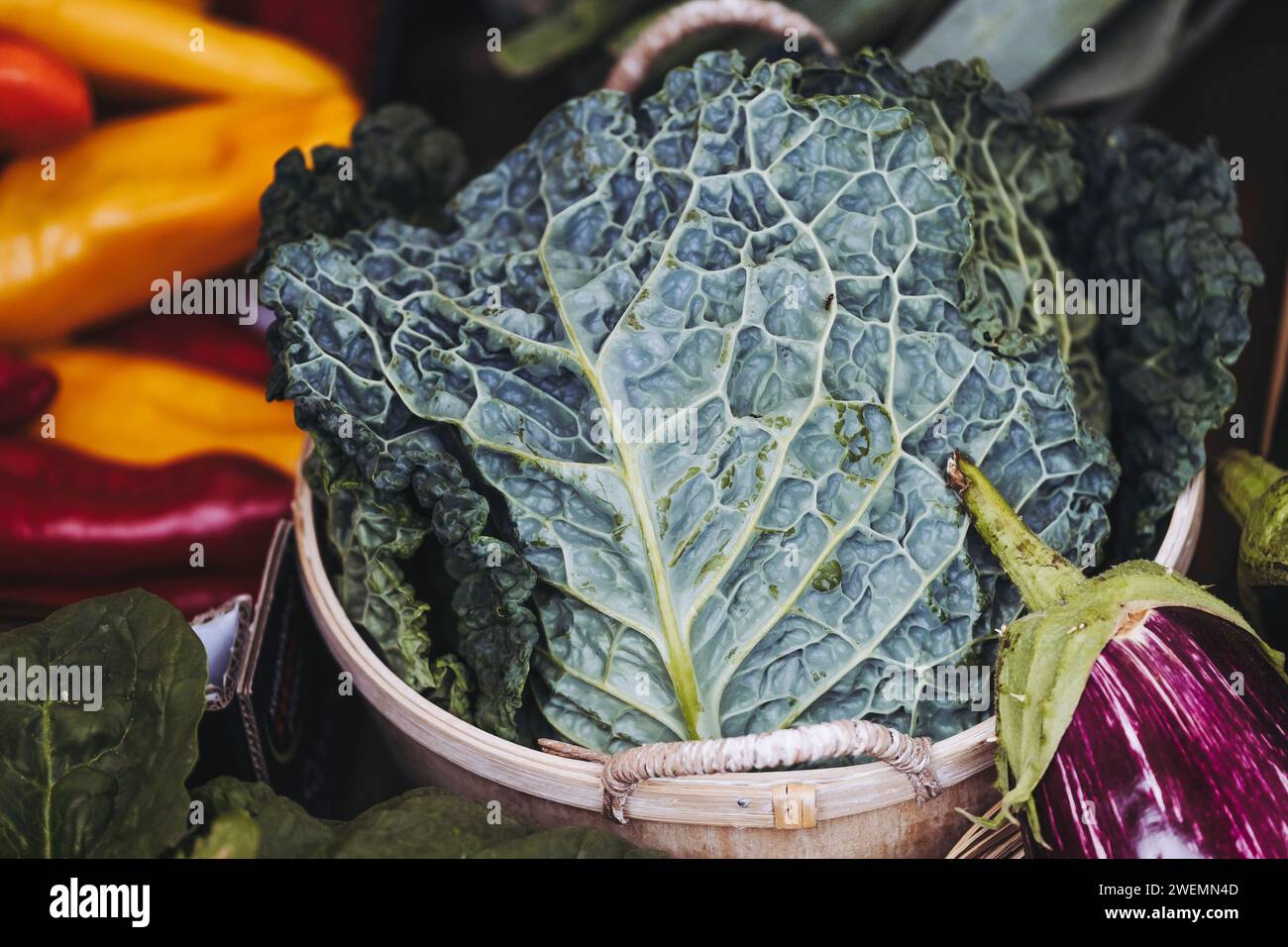 Green cabbage on an organic farmers market stall Stock Photo - Alamy