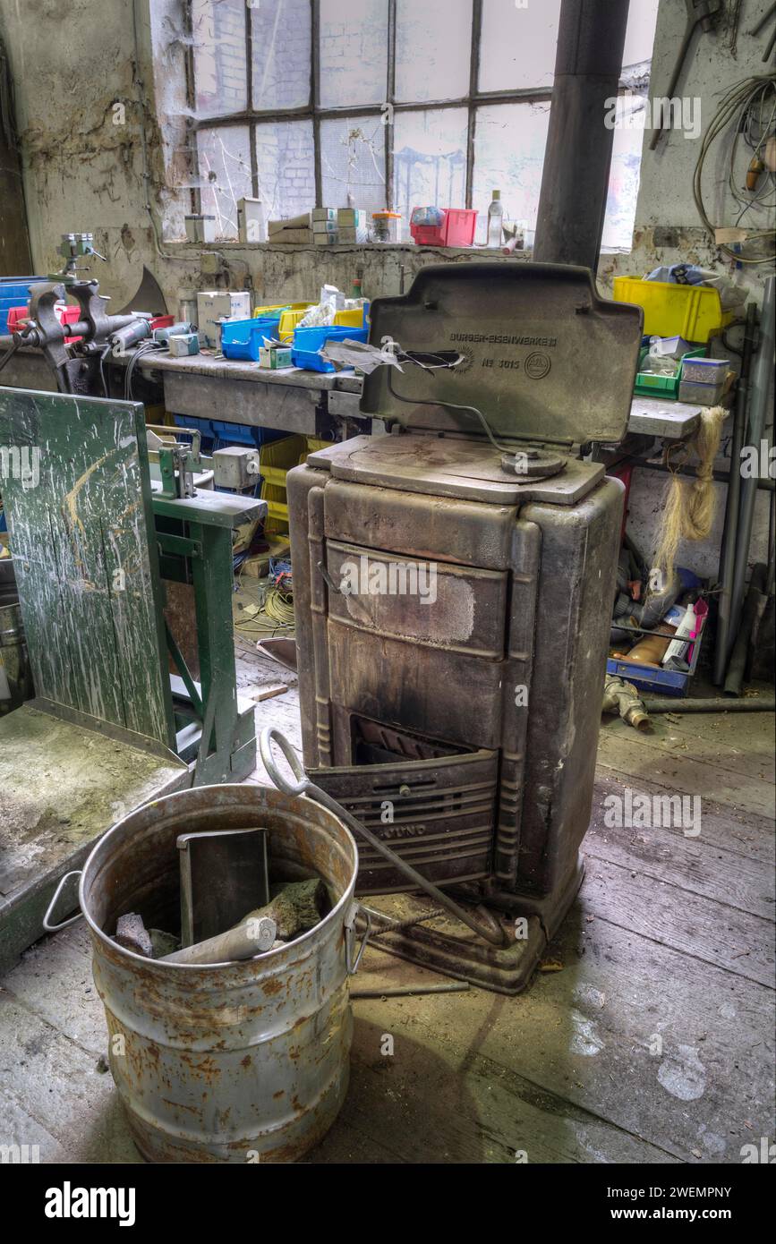 Coal stove hi-res stock photography and images - Alamy