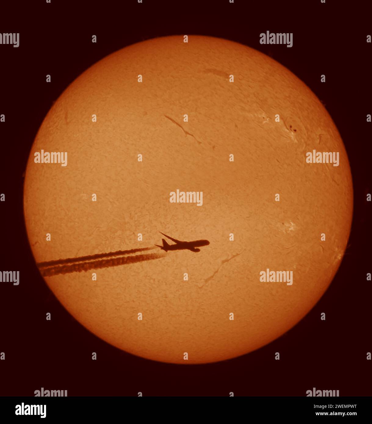 London, UK. 26th Jan, 2024. Sunny day in London with a high altitude ...