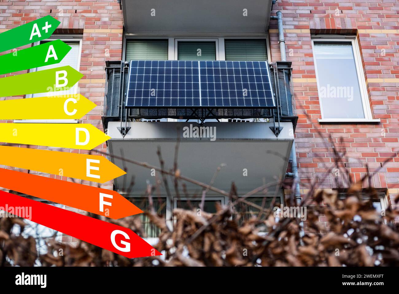 Balcony power station on an apartment block, diagram with energy ...