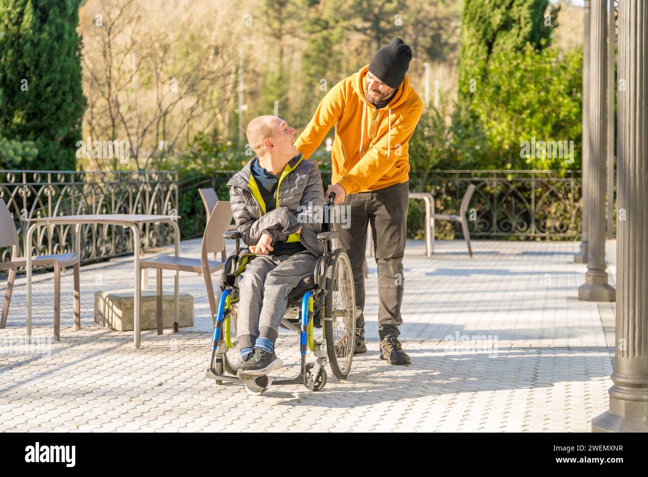 Disabled people help diversity hi-res stock photography and images - Alamy