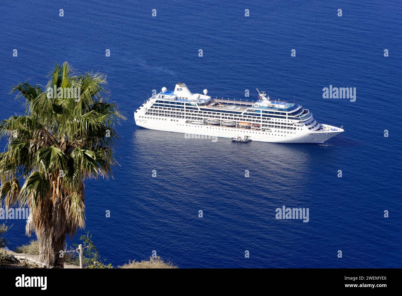 Cruise ship OCEAN PRINCESS, 670 passengers, built in 1999, 179 metres ...
