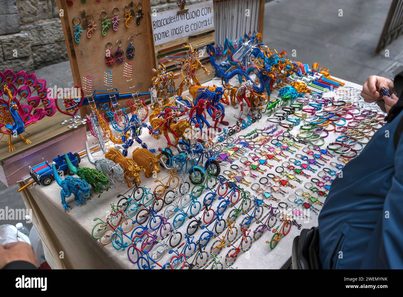 Wire figures hi-res stock photography and images - Alamy