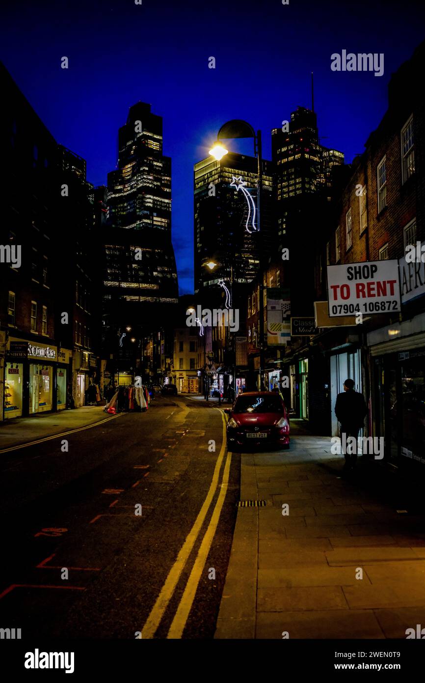 Night time streetscene around Petticoat Lane /Middlesex Street in ...
