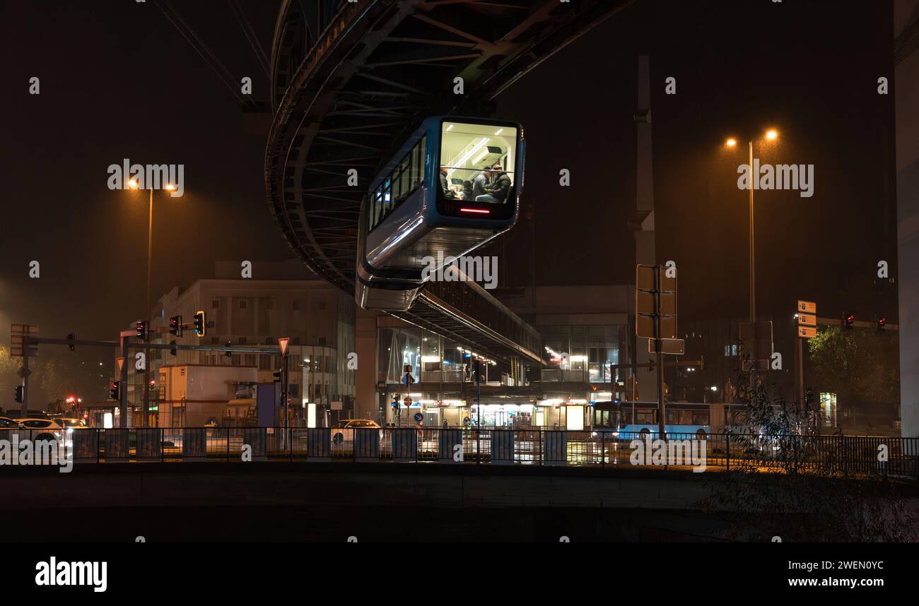 Monorail suspension railway hi-res stock photography and images - Alamy