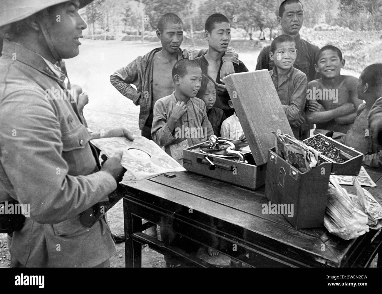 S9NO-JAPANESE WAR 1937-1945. Japanese propaganda photo purporting to ...